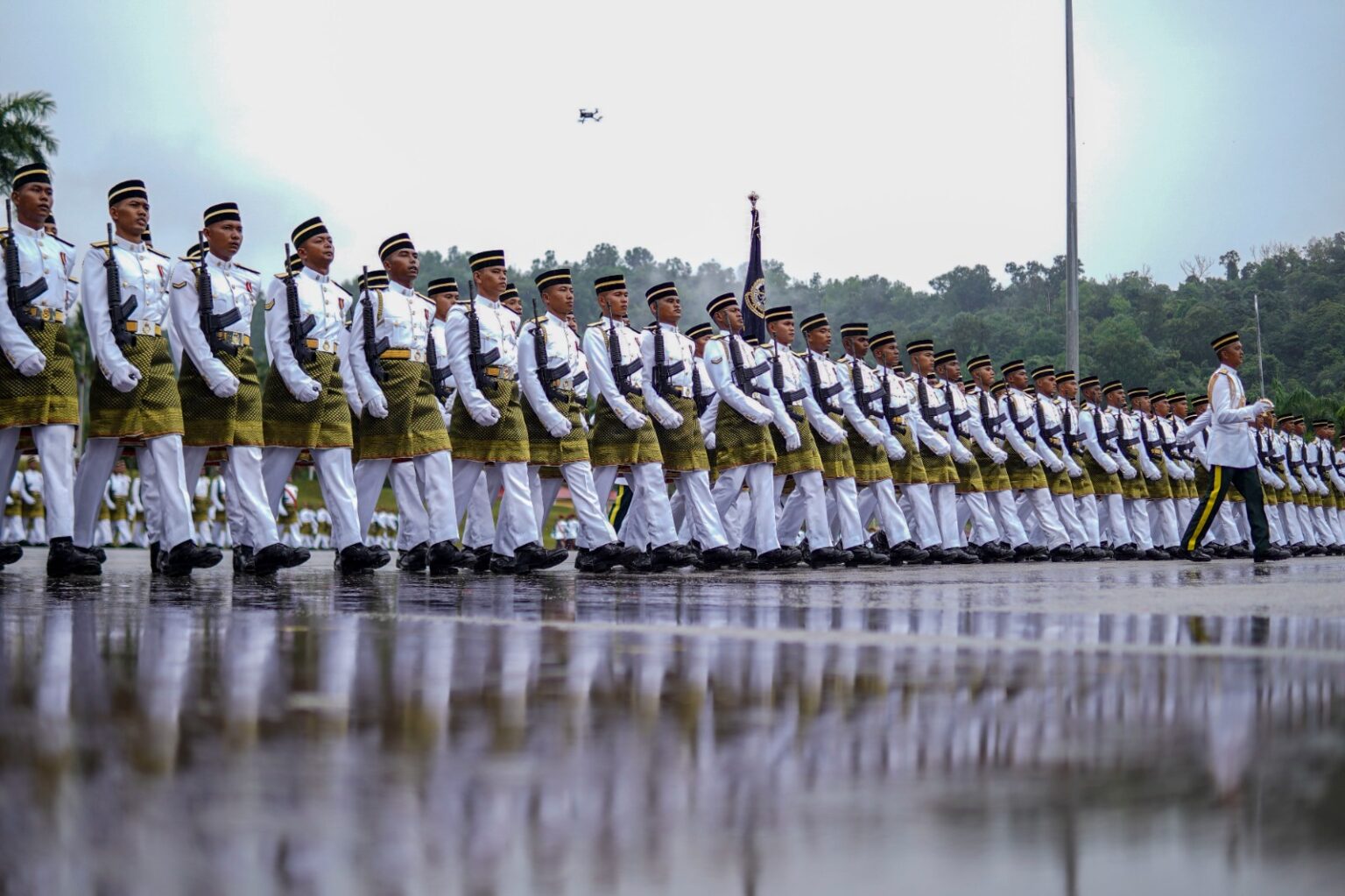 Istiadat perbarisan Hari Tentera Darat penuh rejimental, tradisi ...