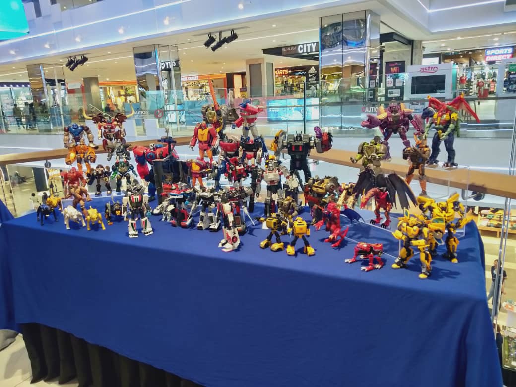 Pameran figura eksklusif Transformers tarik minat orang ramai - Utusan ...