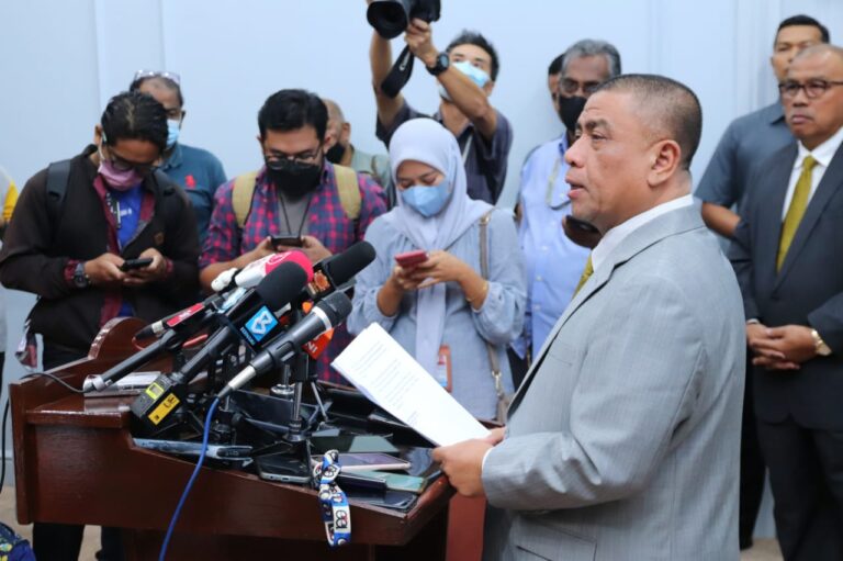 Saarani umum senarai portfolio Exco Perak