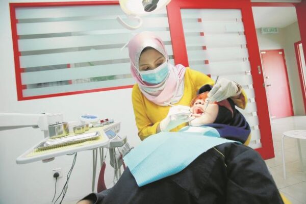 Rawatan pergigian tidak batal puasa - Utusan Malaysia