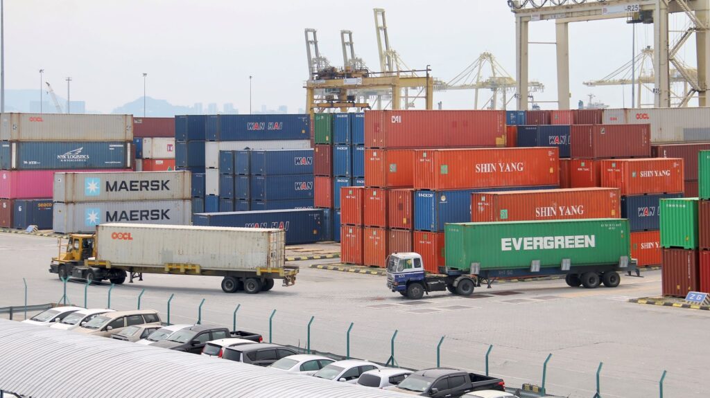 Selamatkan 700 kereta tersadai di Pelabuhan Klang - Utusan Malaysia