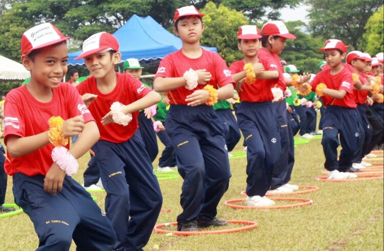 Benar pakai pakaian sukan sepanjang masa - Utusan Malaysia
