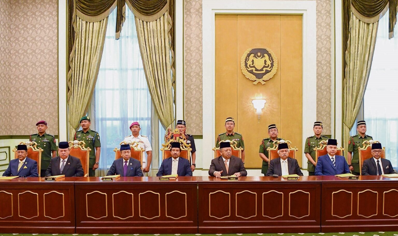 Uniknya sistem beraja di Malaysia - Utusan Malaysia