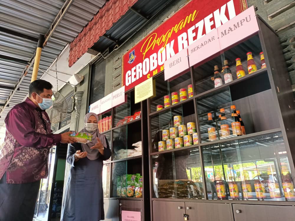 ‘Gerobok Rezeki’ bantu pelajar miskin - Utusan Malaysia