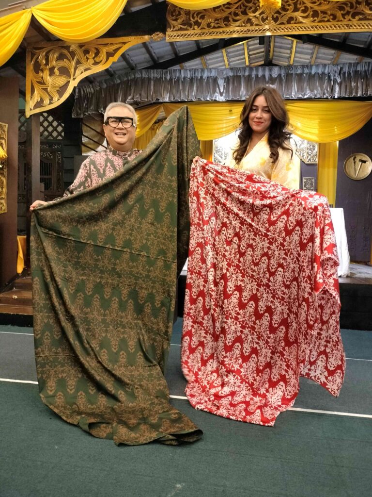 Cef Datuk Ismail, Indah Atelier pamer koleksi batik motif rebung