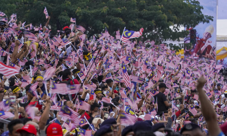 Semarak Merdeka Seluruh Negara - Utusan Malaysia
