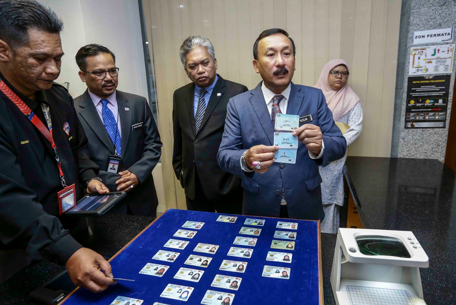 29 warga asing dicekup miliki kad pengenalan palsu