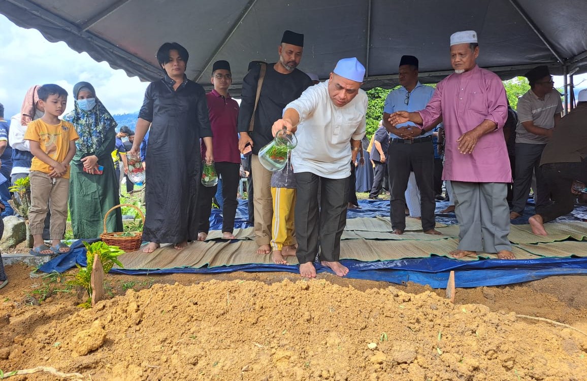 Jenazah ibu Menteri Besar Perak selamat dikebumikan di Lenggong ...