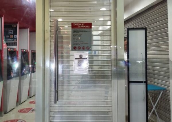 Terperangkap setengah jam dalam ruang mesin ATM