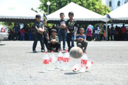 Pamer kehebatan main ‘boling’