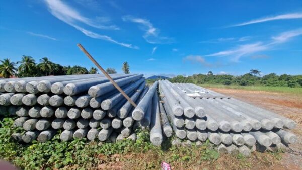 Kayu pelapik tiang elektrik patah ketika mangsa bermain