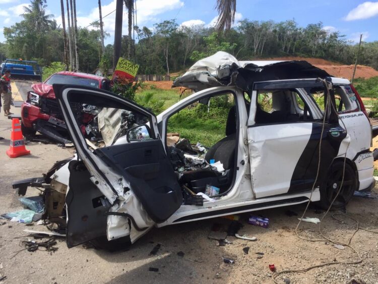 Suami isteri maut, anak lelaki parah kemalangan lima kenderaan - Utusan Malaysia