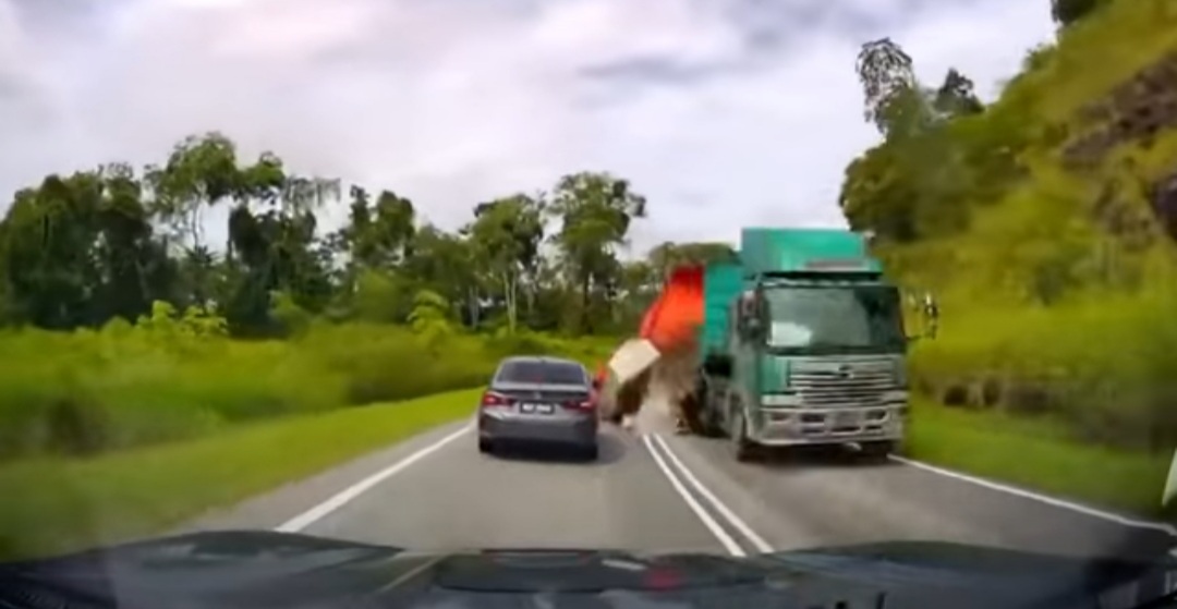 Pemandu treler terlibat kemalangan empat kenderaan ada 10 saman - Utusan Malaysia