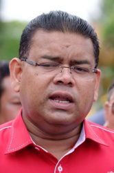 Lokman perlu padamkan ‘posting' Mohd. Na'im dalam 24 jam - Utusan Malaysia