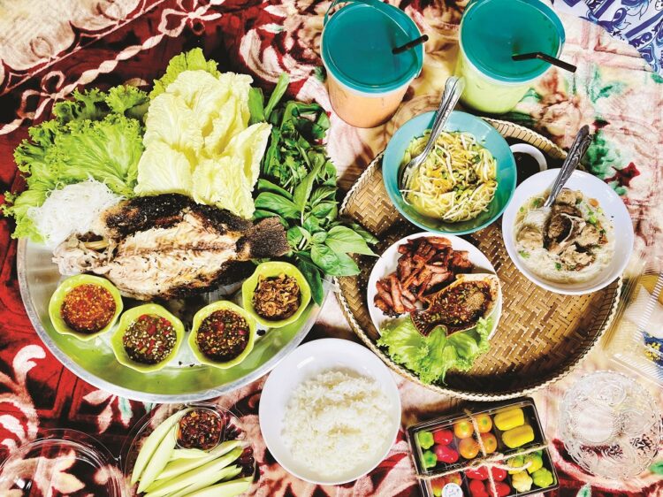 Menikmati menu autentik Thai di dusun durian - Utusan Malaysia