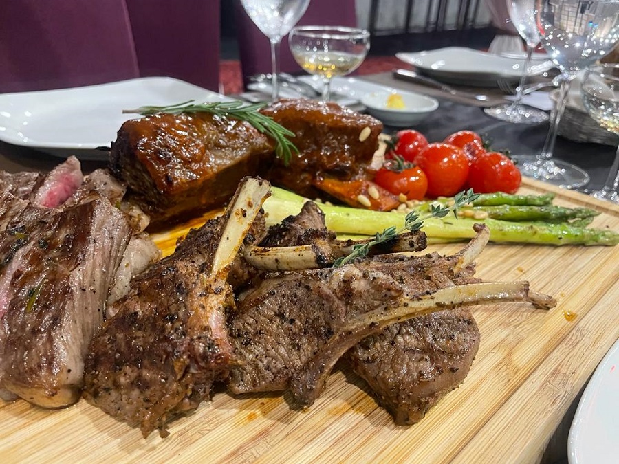 Daging premium berkualiti untuk si ‘karnivor’