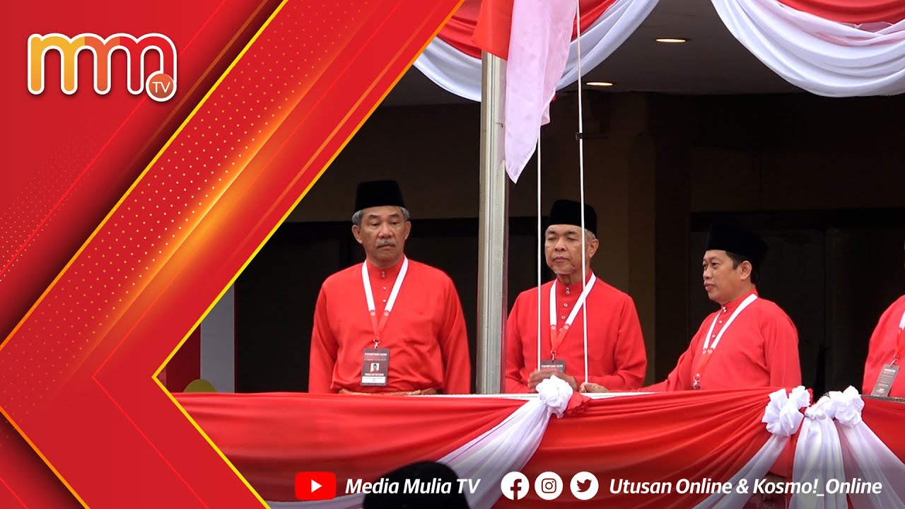 Upacara menaikkan Bendera Sang Saka Bangsa pada Perhimpunan Agung UMNO ...