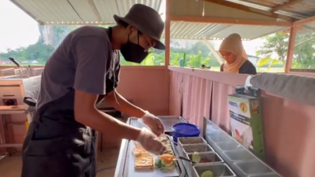 Balbuk Haus ‘kafe’ tengah bendang - Utusan Malaysia