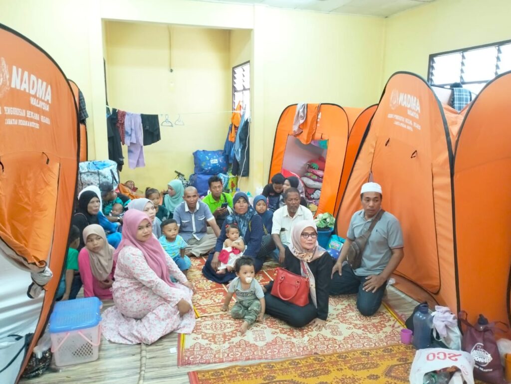 Van EMRS diperiksa kali kedua - Utusan Malaysia