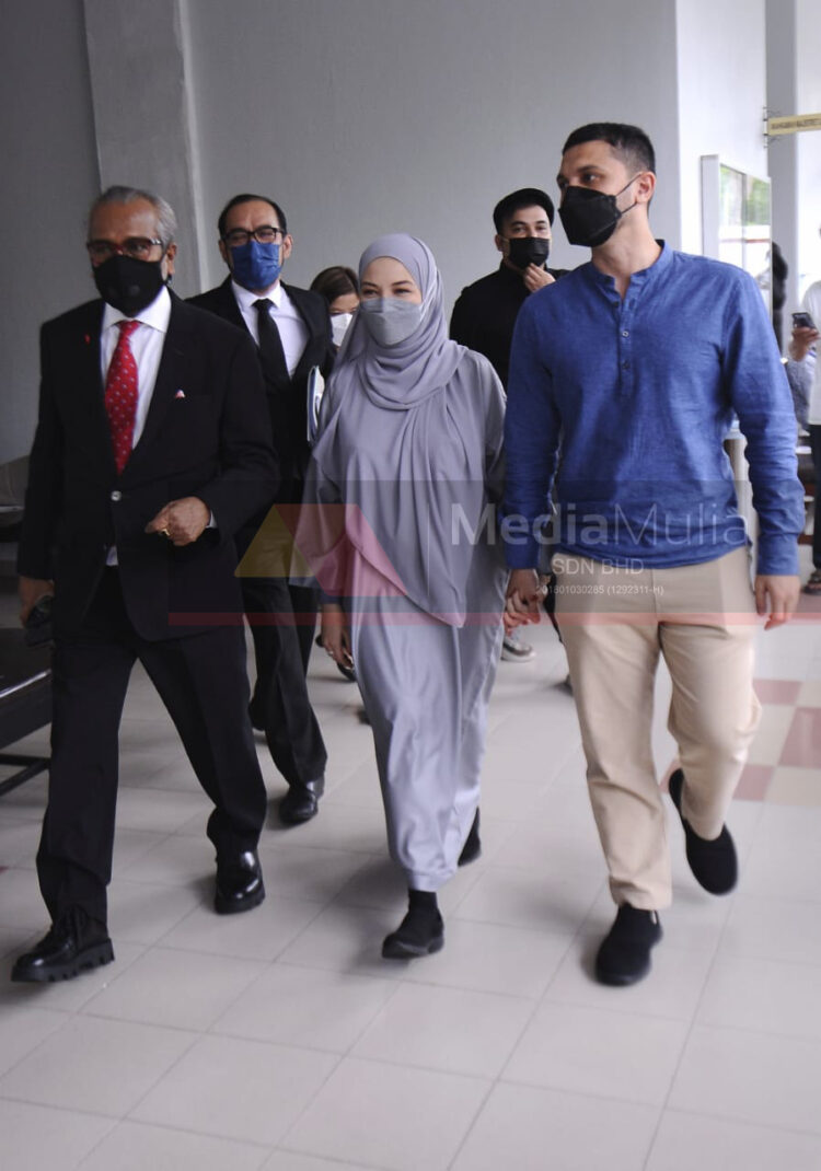 Neelofa, Muhammad Haris hadir sebutan semula kes langgar SOP - Utusan ... Neelofa, Muhammad Haris hadir sebutan semula kes langgar SOP - Utusan ...