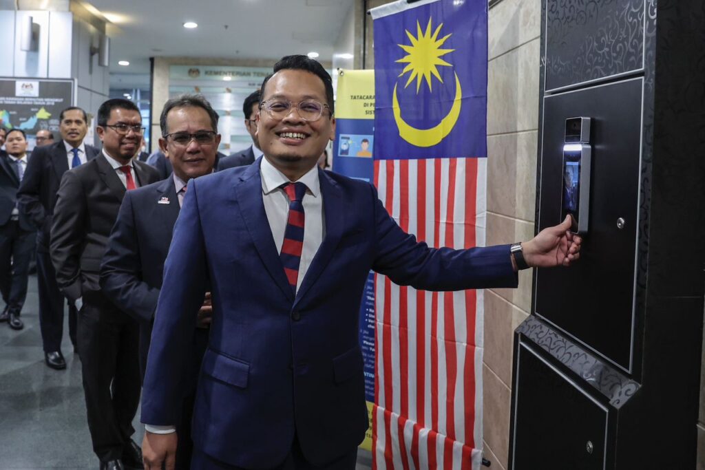 Nik Nazmi teliti isu-isu mendesak perubahan iklim