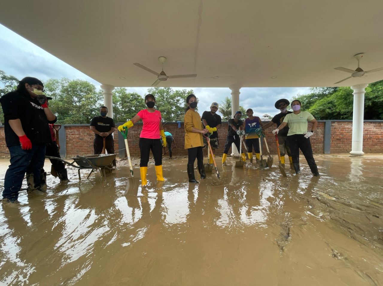 Anak Perdana Menteri antara sukarelawan bantu mangsa banjir