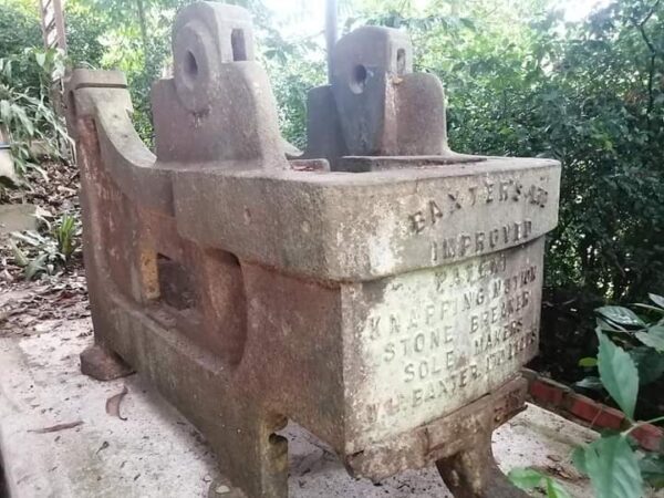 Artifak alat pemecah batu tinggalan British di Taman Negara - Utusan ...