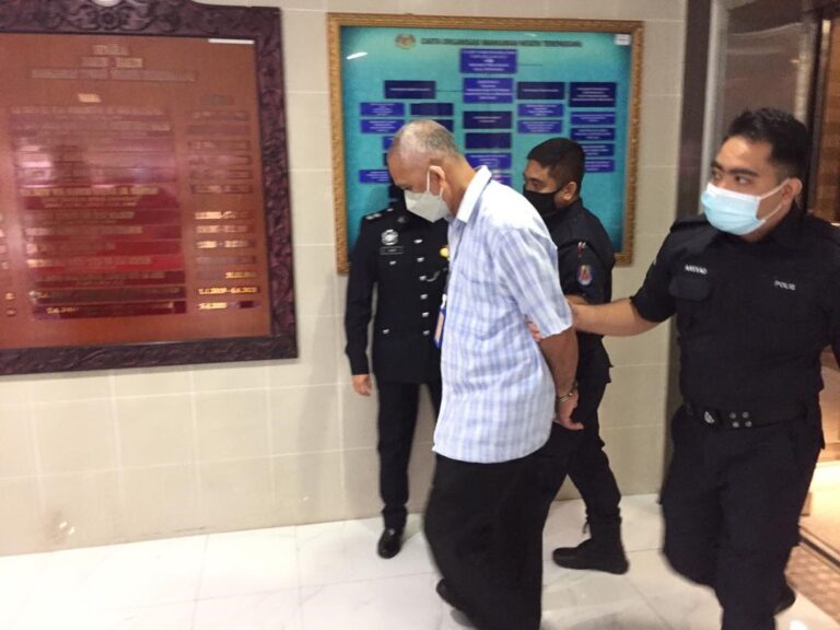 Bekas pengetua hadapi 13 pertuduhan kes seksual terhadap pelajar - Utusan Malaysia