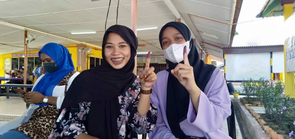 Pengundi muda gementar, teruja dan puas mengundi - Utusan Malaysia