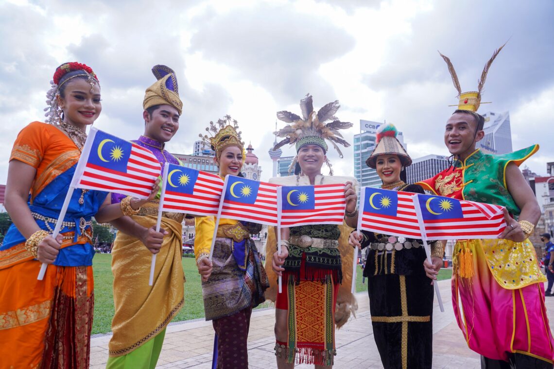 Tidak perlu tahu pun bahasa Melayu?