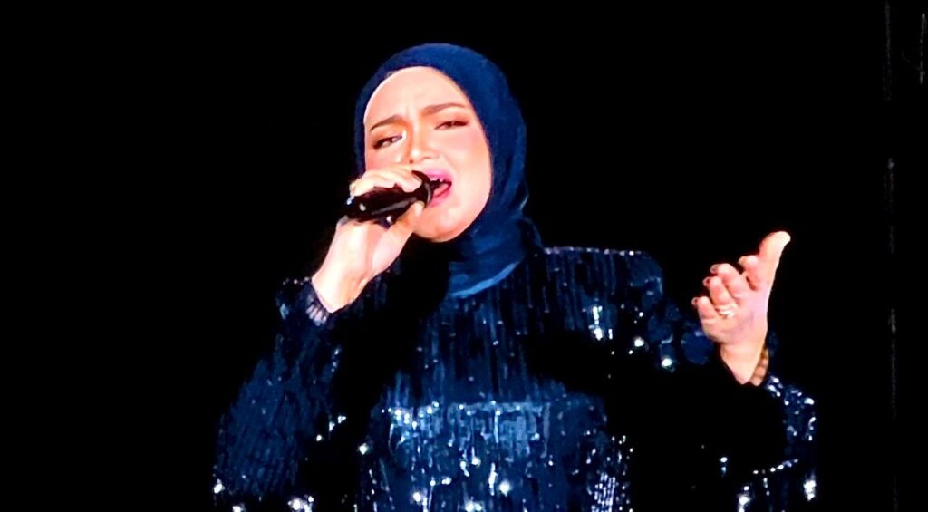 Siti Nurhaliza terima sorakan gemuruh, fasih lagu berbahasa Tamil - Utusan Malaysia
