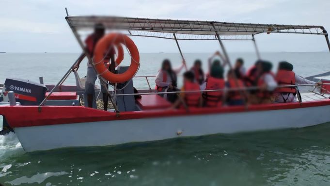 Dua bot penumpang tiada lesen ditahan