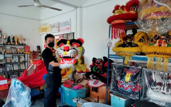 Persembahan tarian naga, singa kurang tempahan - Utusan Malaysia