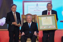 Pengasas Public Bank terima anugerah dari Vietnam - Utusan Malaysia