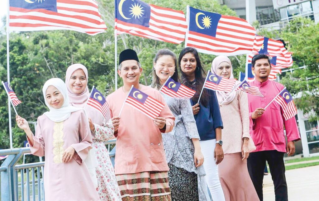 Perlembagaan Persekutuan bahasa Melayu peningkatan nasional - Utusan ...