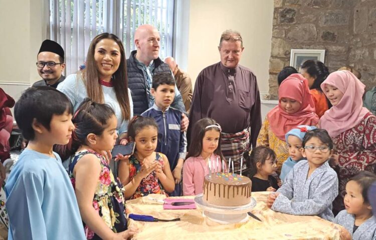 Tradisi rewang Aidilfitri kekal di Scotland - Utusan Malaysia