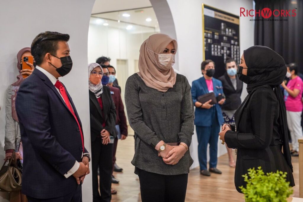 Bebanan hutang 6 angka tak halang bekas jururawat bangkit berjaya ...