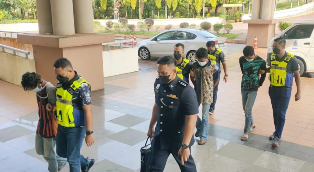 Tiga Orang Asli mengaku tak salah rogol gadis bawah umur