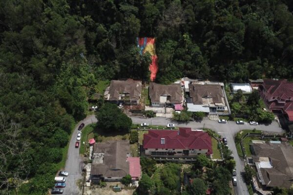 Penduduk bimbang cerun bukit berisiko tanah runtuh