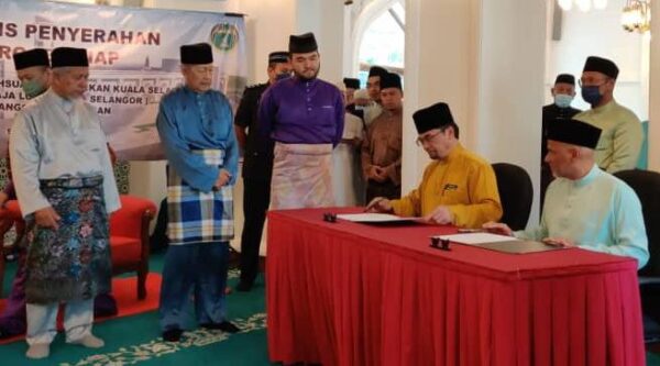 Pelitup muka di masjid, surau masih wajib di Selangor