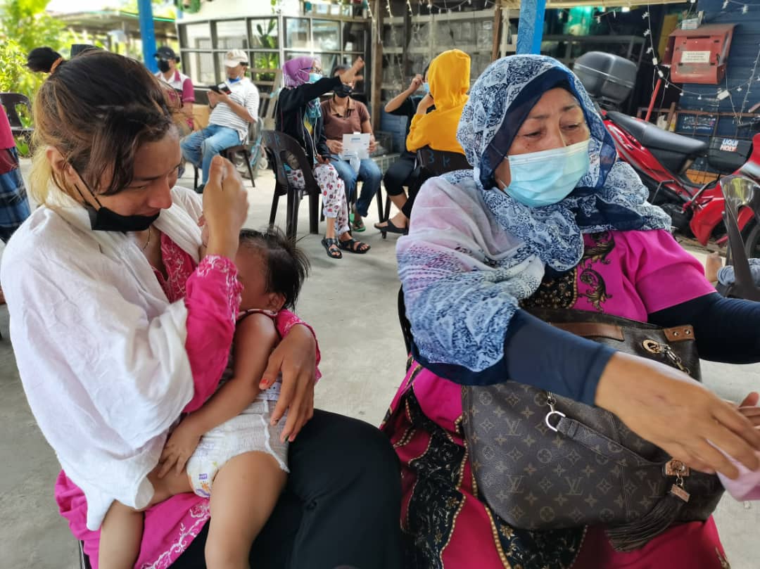 Lari berkemban selamatkan anak daripada kebakaran - Utusan Malaysia