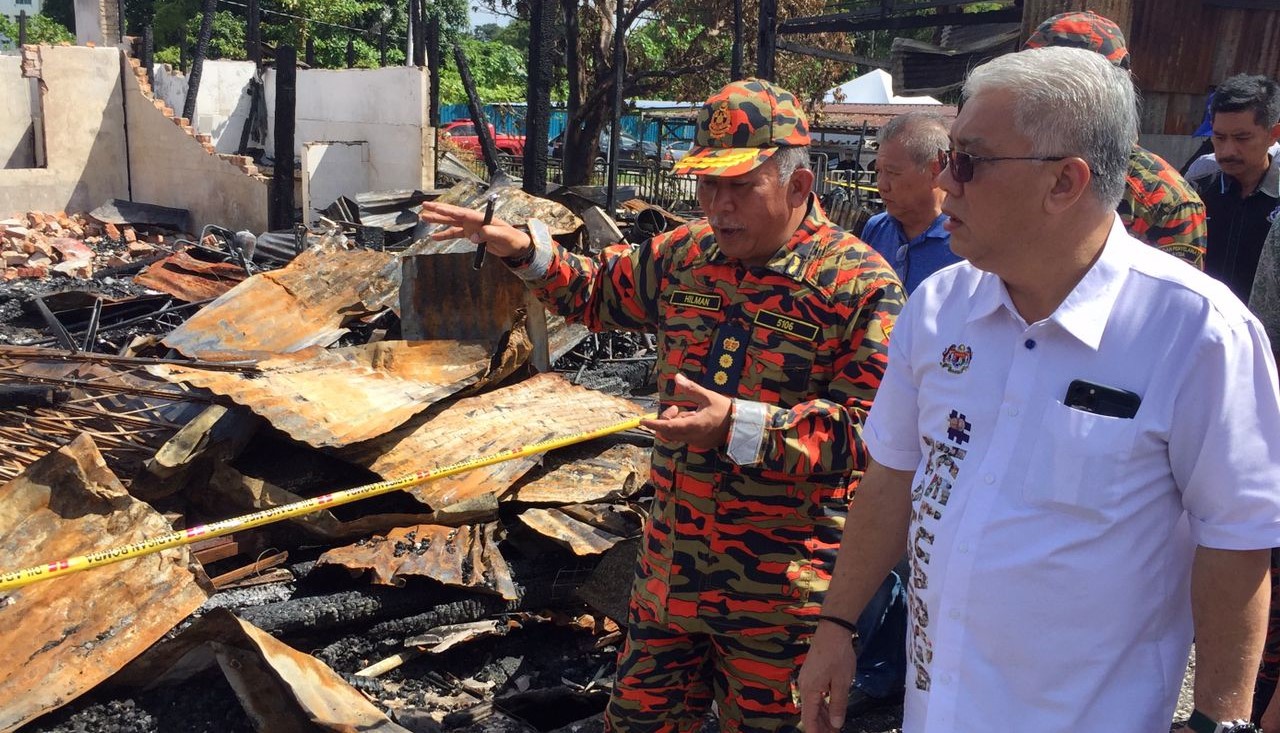 Perdana Menteri bantu mangsa kebakaran di Kampung Cina