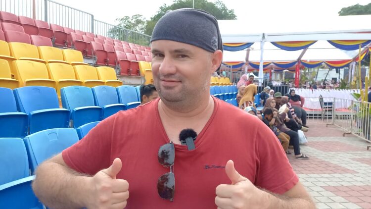 Pelancong teruja rai sambutan Hari Malaysia