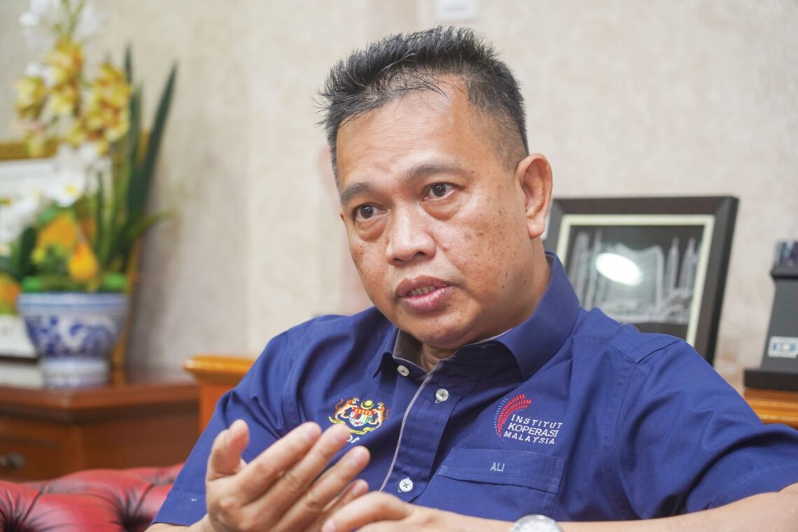 Risau sekali lagi dipimpin puak tiada pengalaman