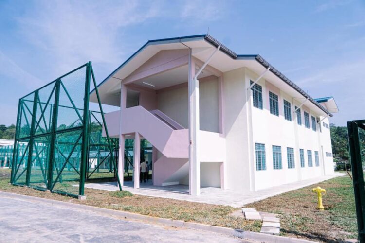 Bangunan sekolah teknologi modular - Utusan Malaysia